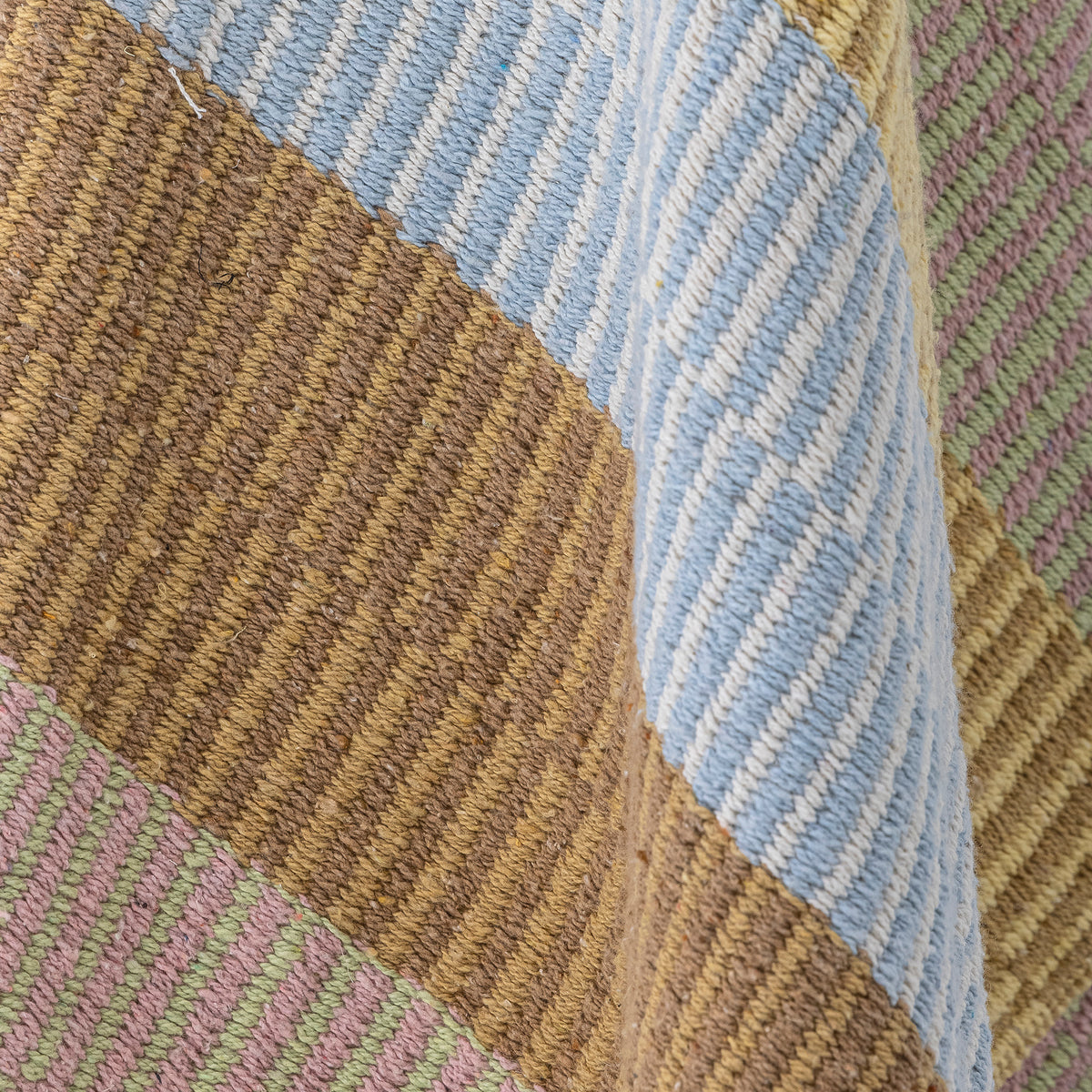 Isnel Throw Cool Multi Colour – ALKEMI store